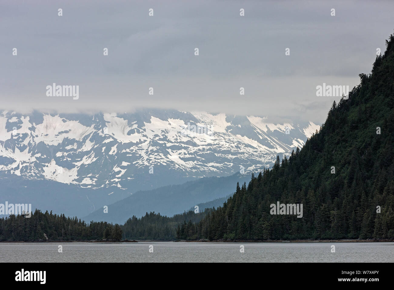 Mountain ranges alaska hi-res stock photography and images - Alamy