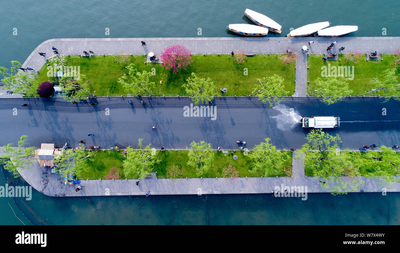 China hangzhou west lake bai causeway hi-res stock photography and ...