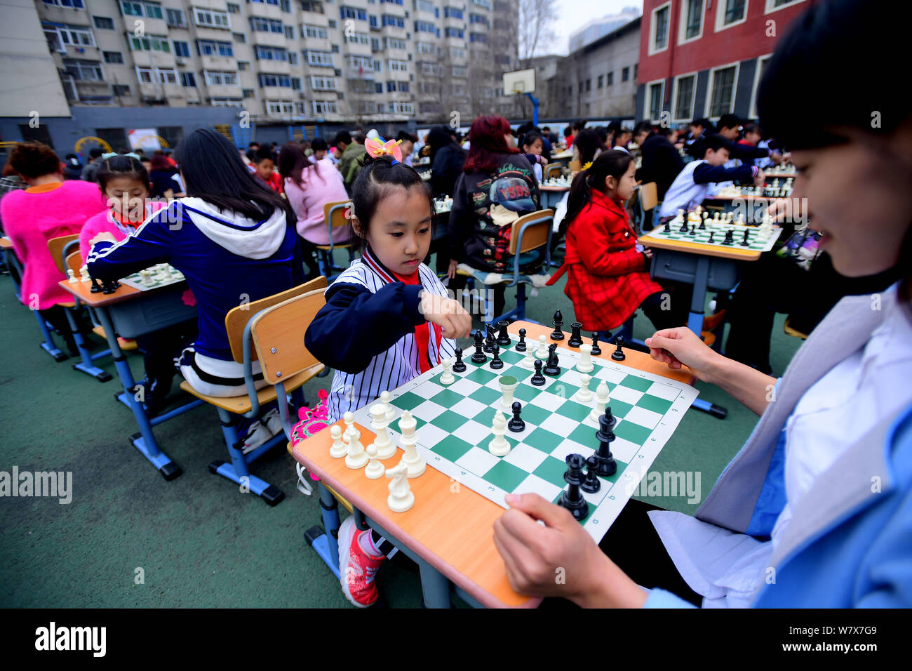 Elementary school chess players hi-res stock photography and images - Alamy