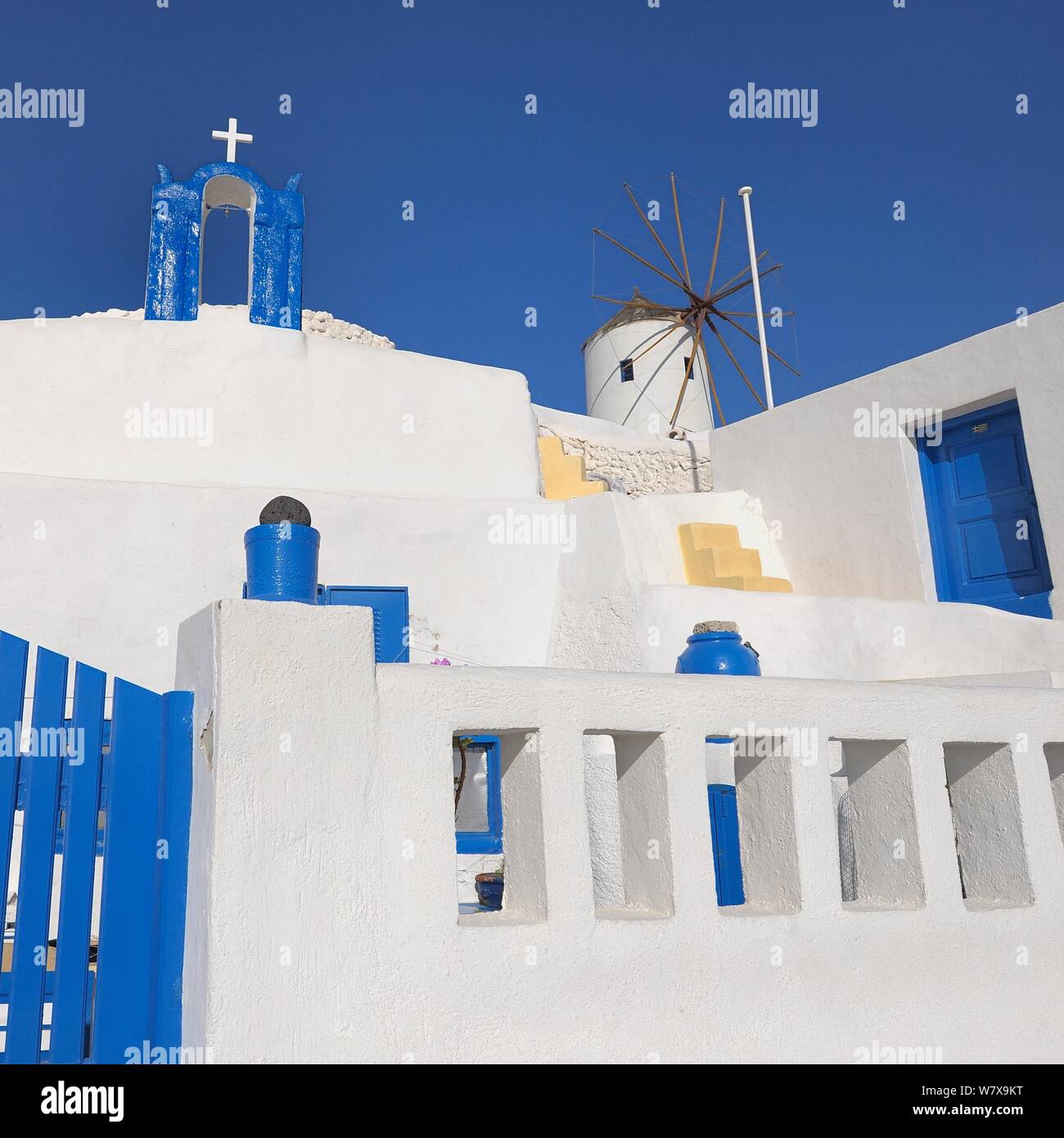 Traditional Cycladic architecture, Oia, Santorini / Thira Island ...