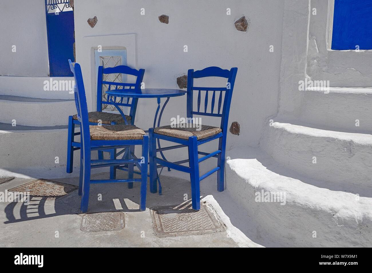Blue table and chairs in the shade, Santorini / Thira Island, Greece ...