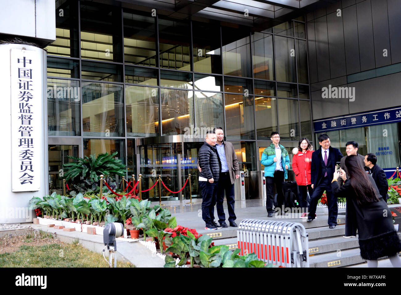 --FILE--People leave the headquarters of the China Securities ...