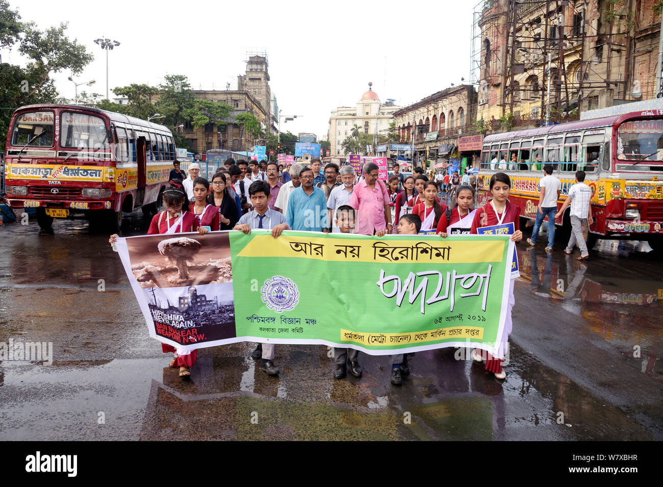 Kolkata, India. 06th Aug, 2019. School students hold poster to create awareness the effect of ...