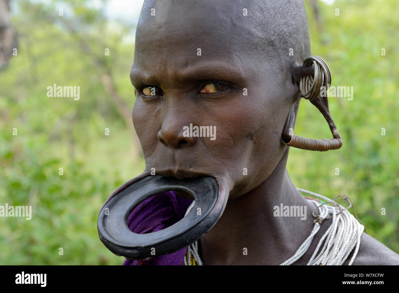 Suri ethiopia woman hi-res stock photography and images - Alamy
