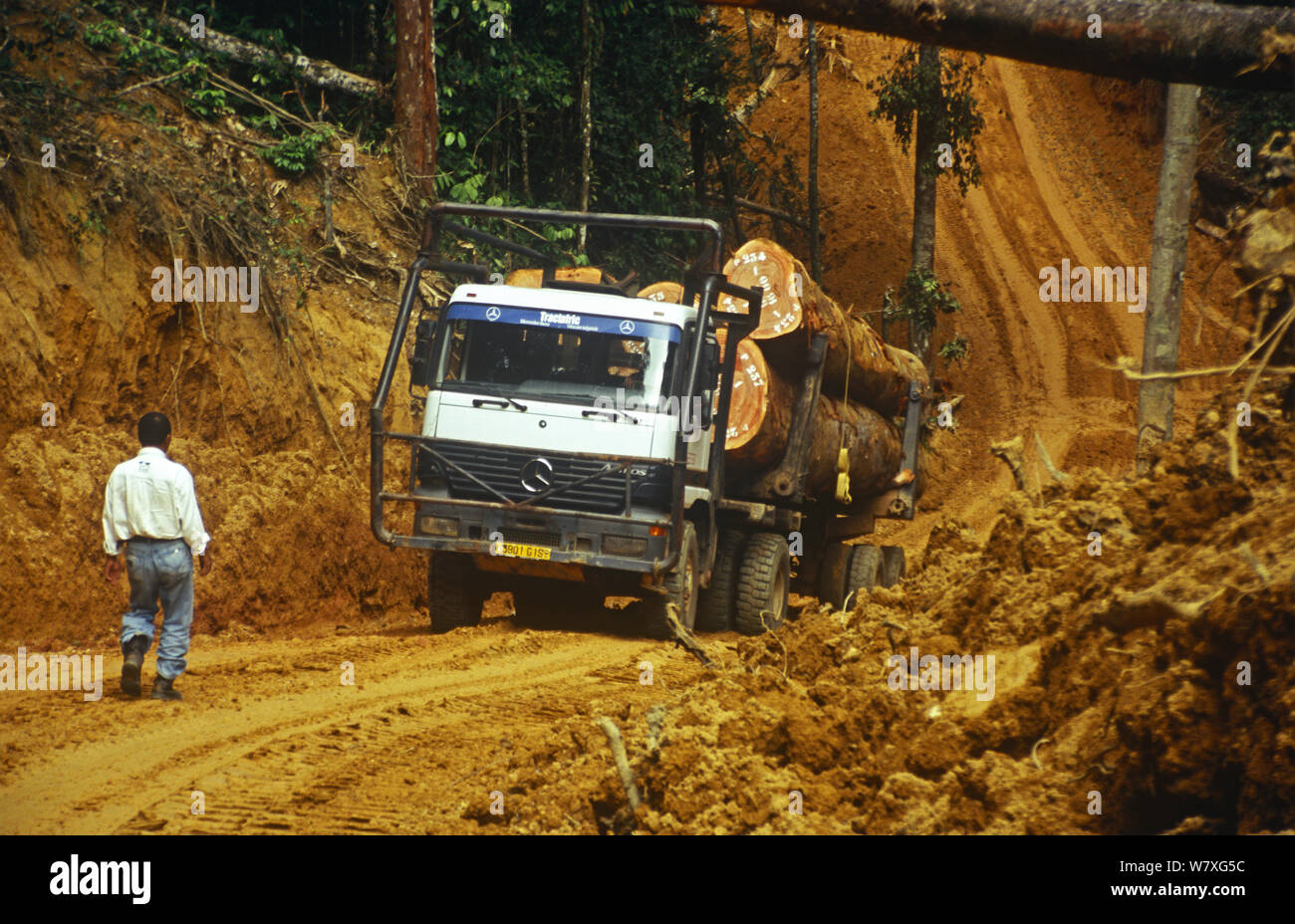 Truck transporting people africa hi-res stock photography and images ...