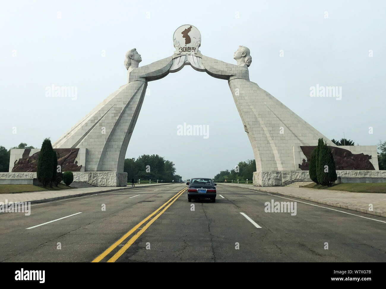 Arch Of Reunification High Resolution Stock Photography and Images - Alamy