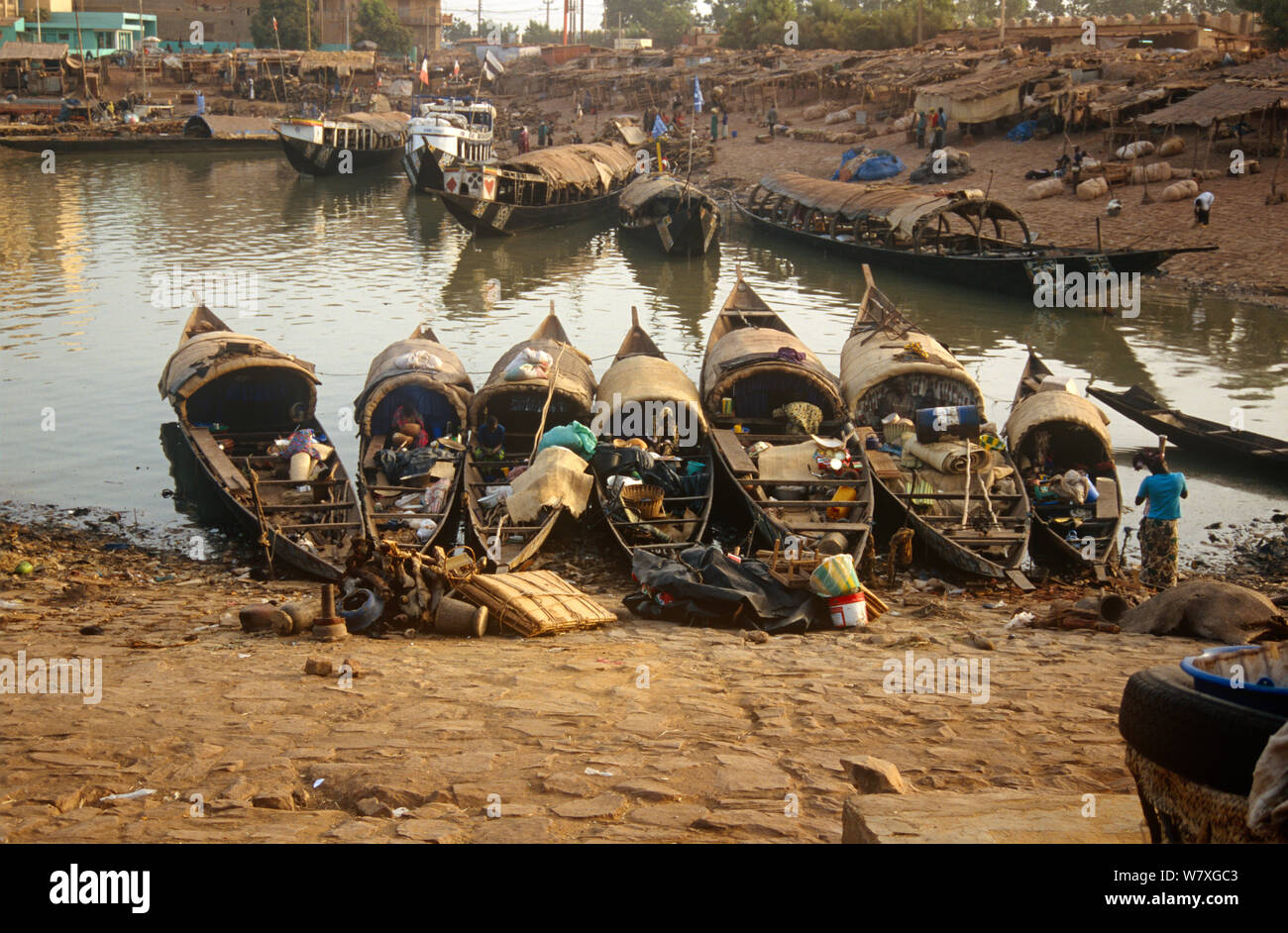 Boats at Mopti river port. Mali, 2005-2006 Stock Photo - Alamy