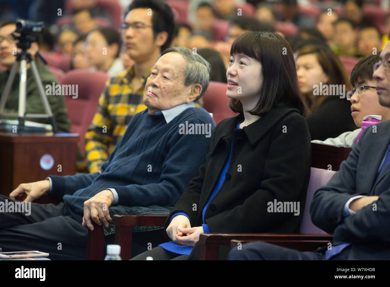 Chinese physicist Chen-Ning Yang, left, also known as Yang Zhenning ...