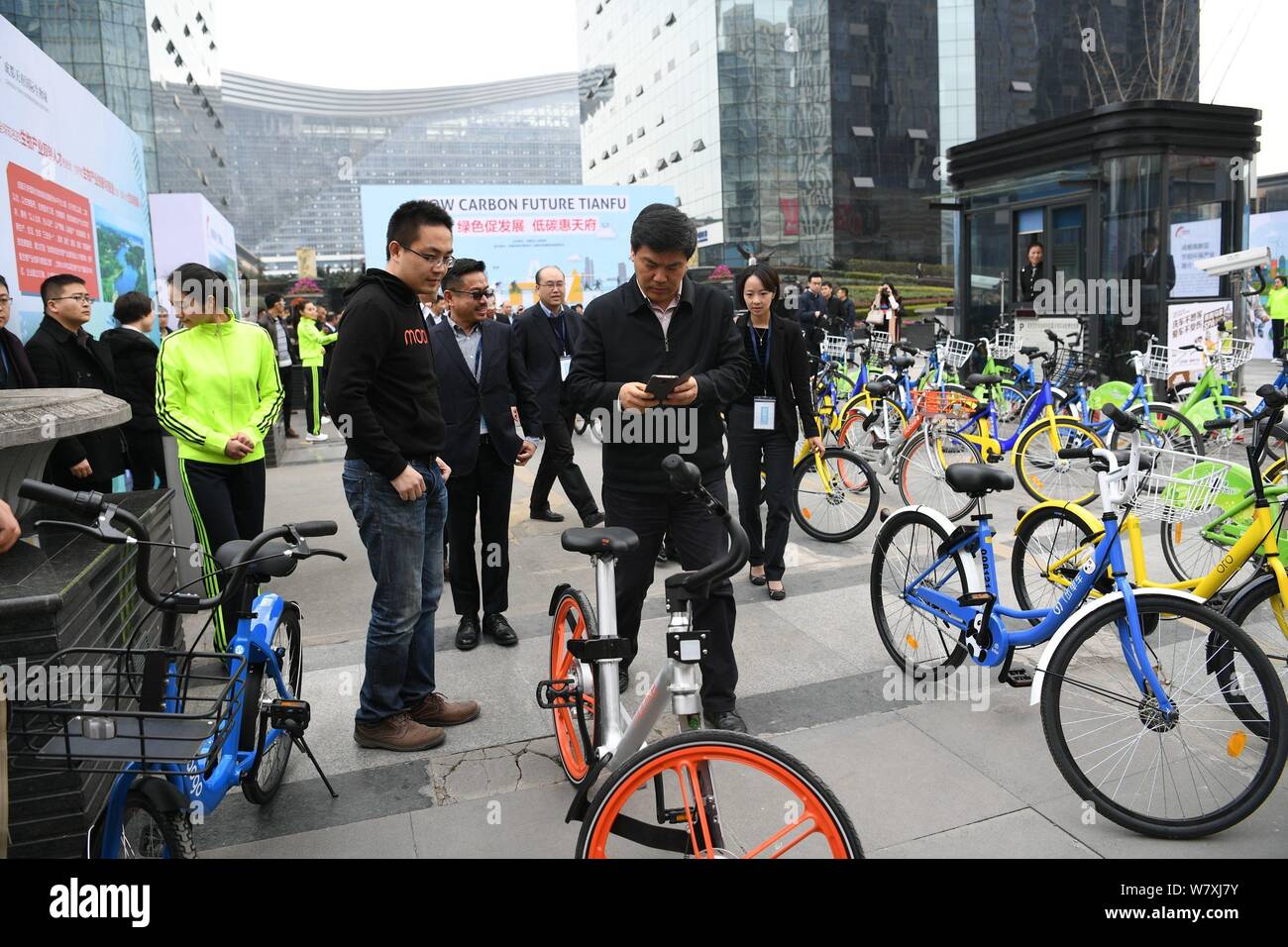 Rent a bicycle hi-res stock photography and images - Alamy