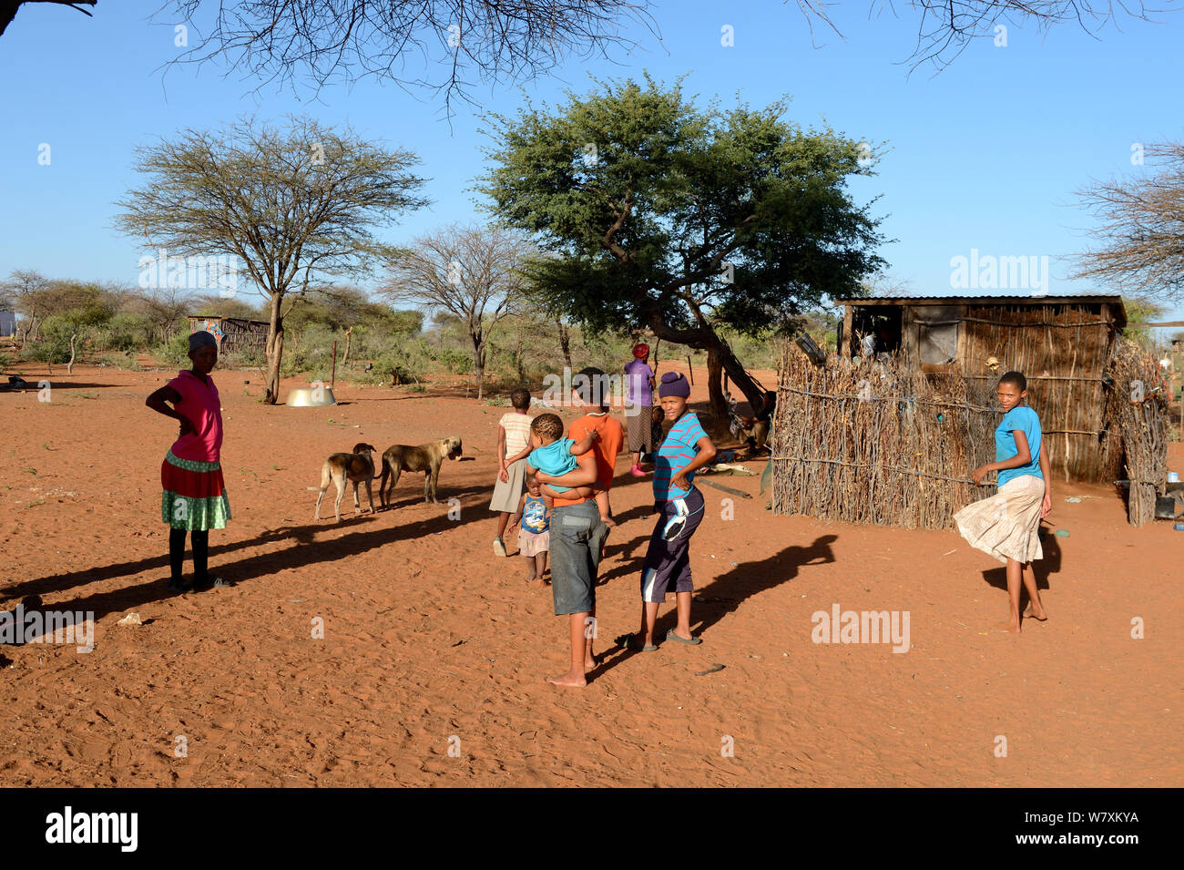 African huts hi-res stock photography and images - Alamy