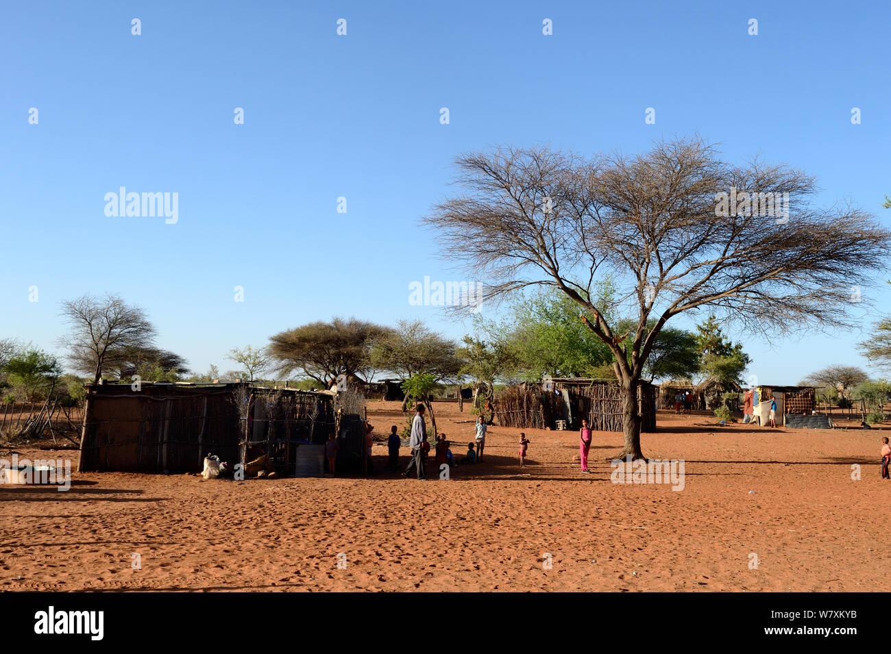 African huts hi-res stock photography and images - Alamy