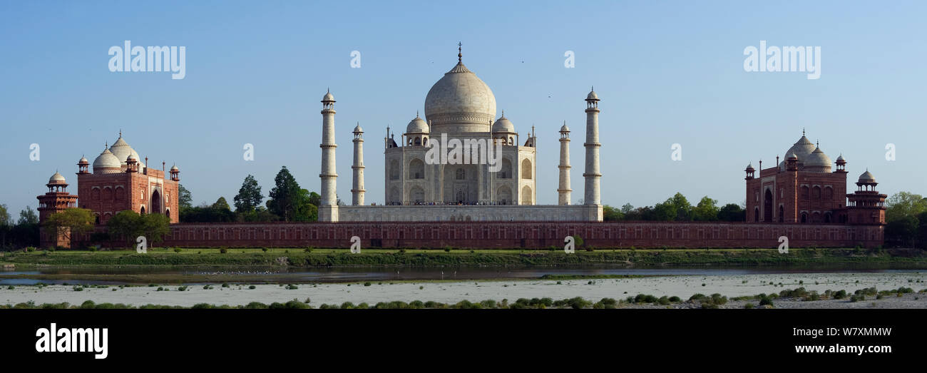 Behind taj mahal hi-res stock photography and images - Alamy