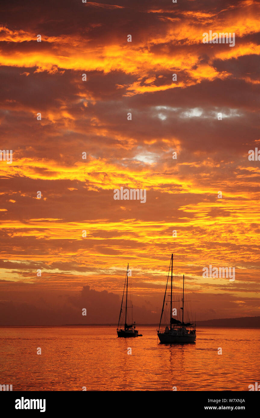 Two sail boats hi-res stock photography and images - Alamy