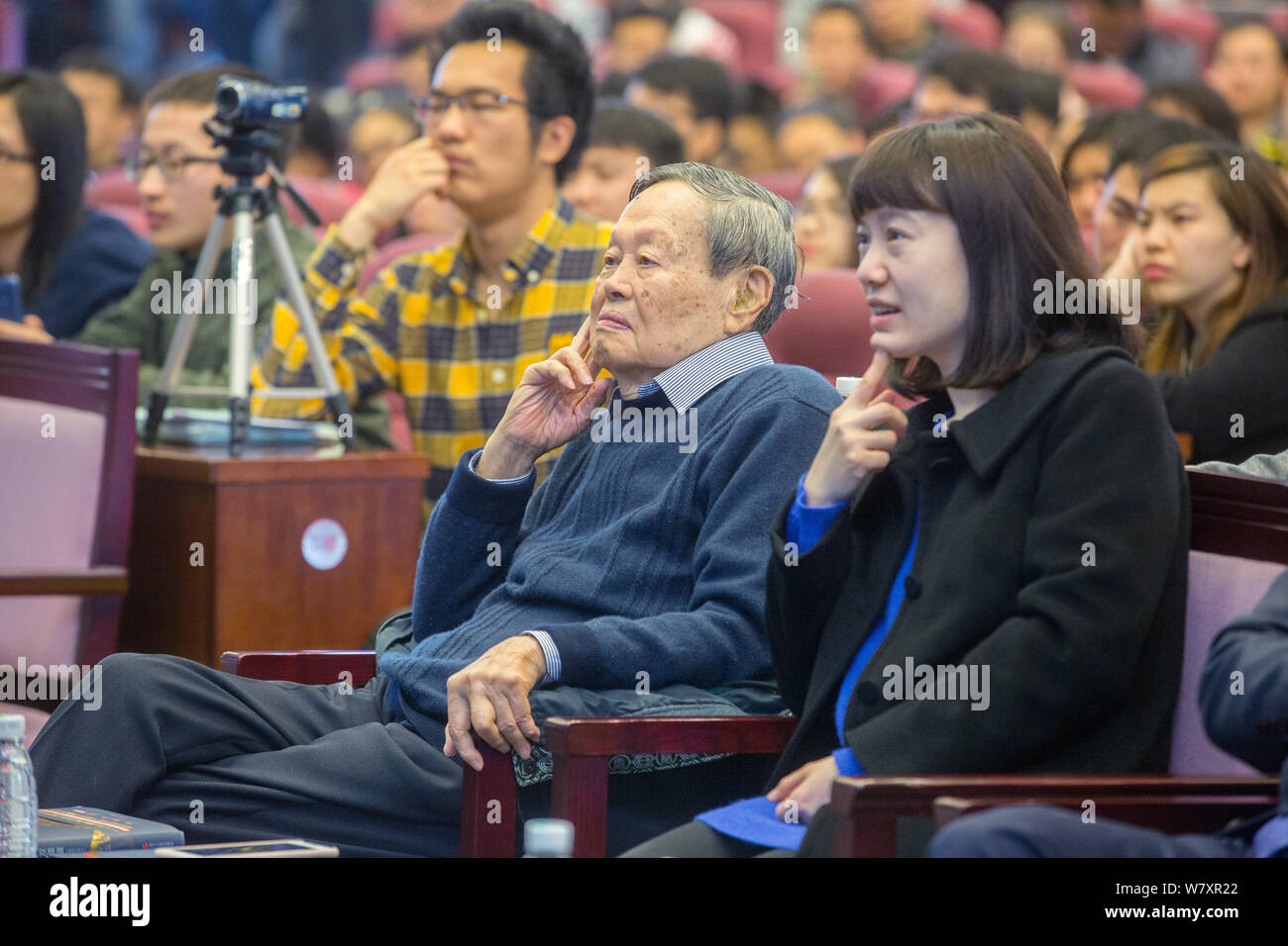Chinese physicist Chen-Ning Yang, left, also known as Yang Zhenning ...