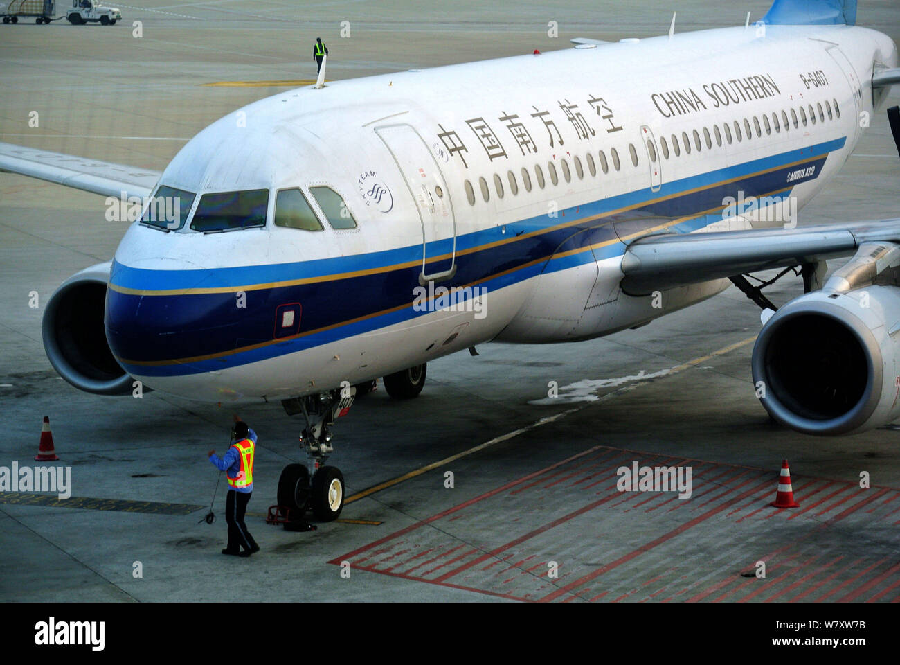Ground crew member hi-res stock photography and images - Alamy
