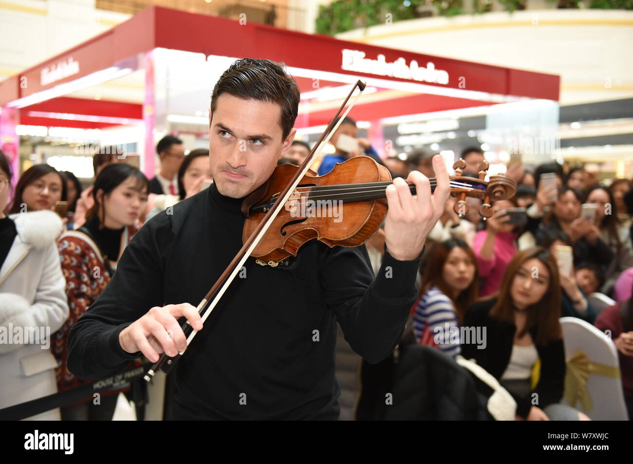 Charlie siem hi-res stock photography and images - Alamy