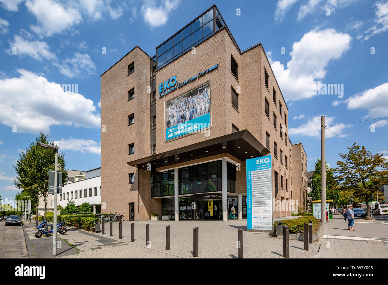 Hospital clinic buildings hi-res stock photography and images - Alamy