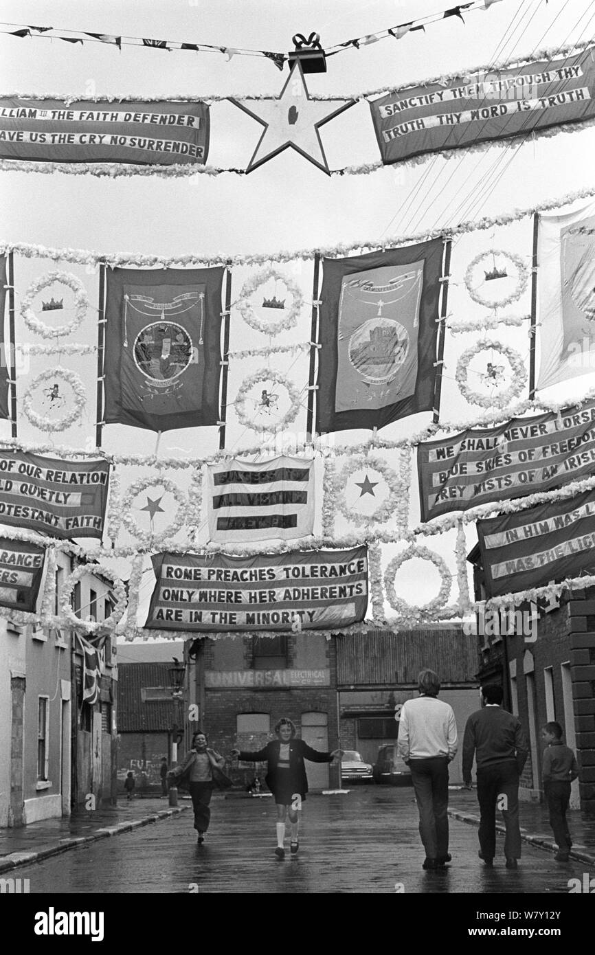 Belfast troubles 70s hi-res stock photography and images - Alamy