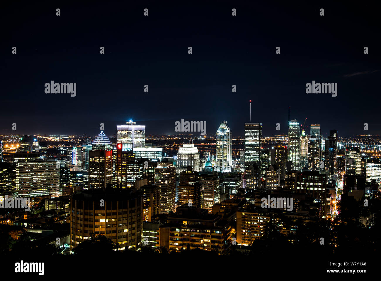 Montreal night sky hi-res stock photography and images - Alamy