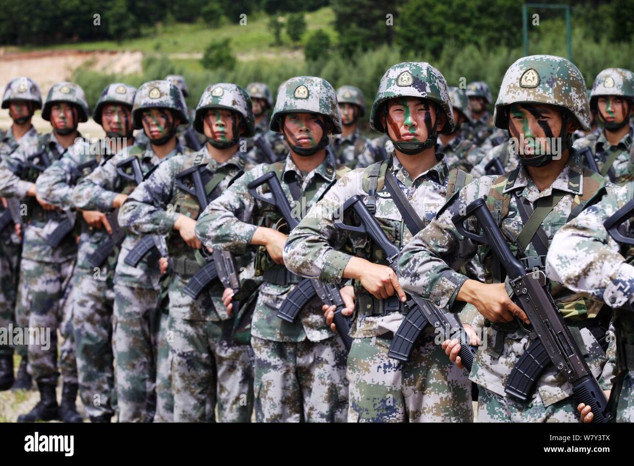 --FILE--Chinese soldiers of the PLA (People's Liberation Army) practice ...