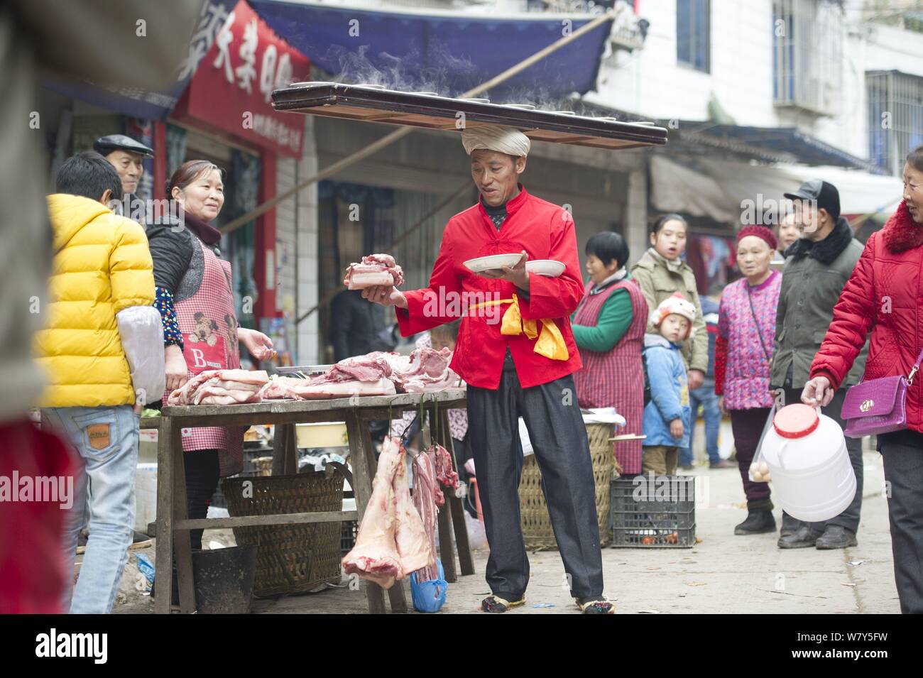 Chinese craftsman Yang Guangxiang uses his head to uphold a two-meter ...