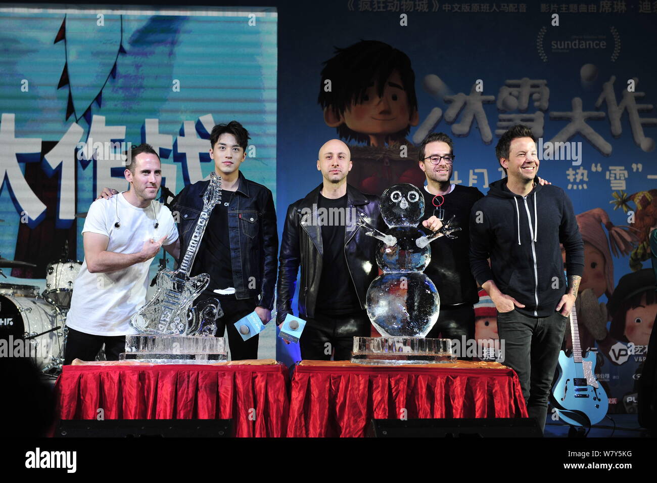 Simple plan band hi-res stock photography and images - Alamy