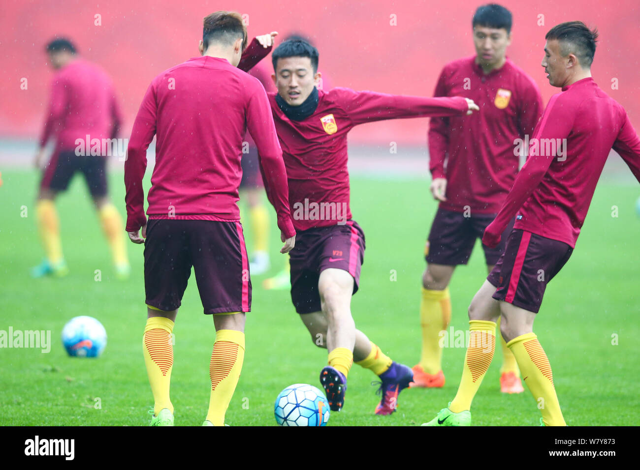 Players of the Chinese national men's football team take part in a ...