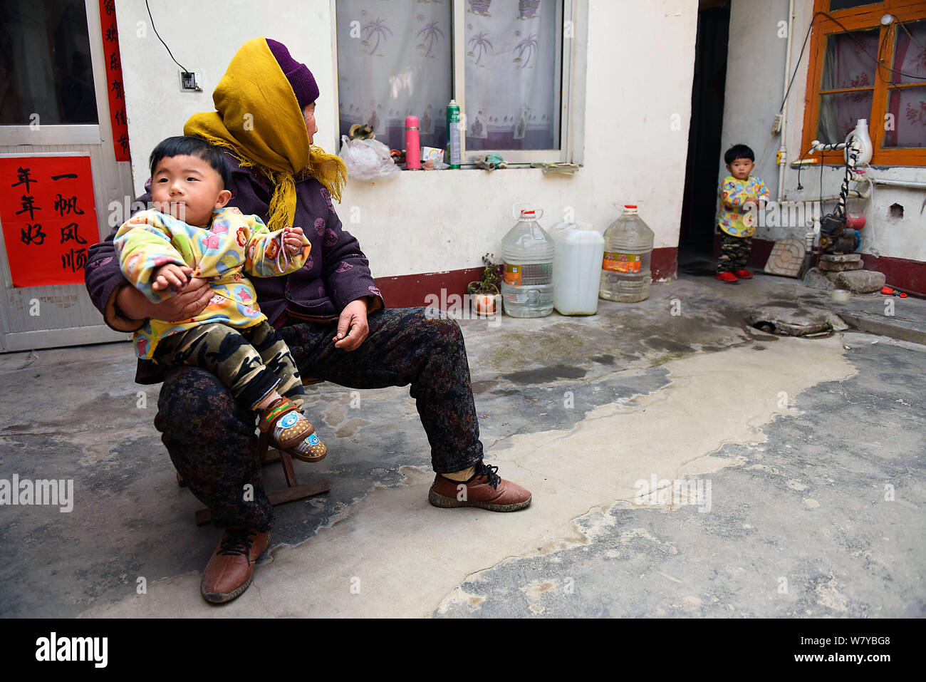 Tons of cement hi-res stock photography and images - Alamy