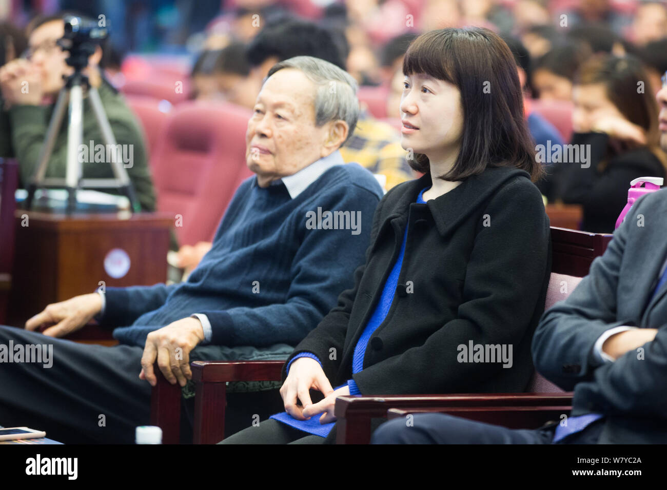 Chinese Physicist Chen Ning Yang Left Also Known As Yang Zhenning