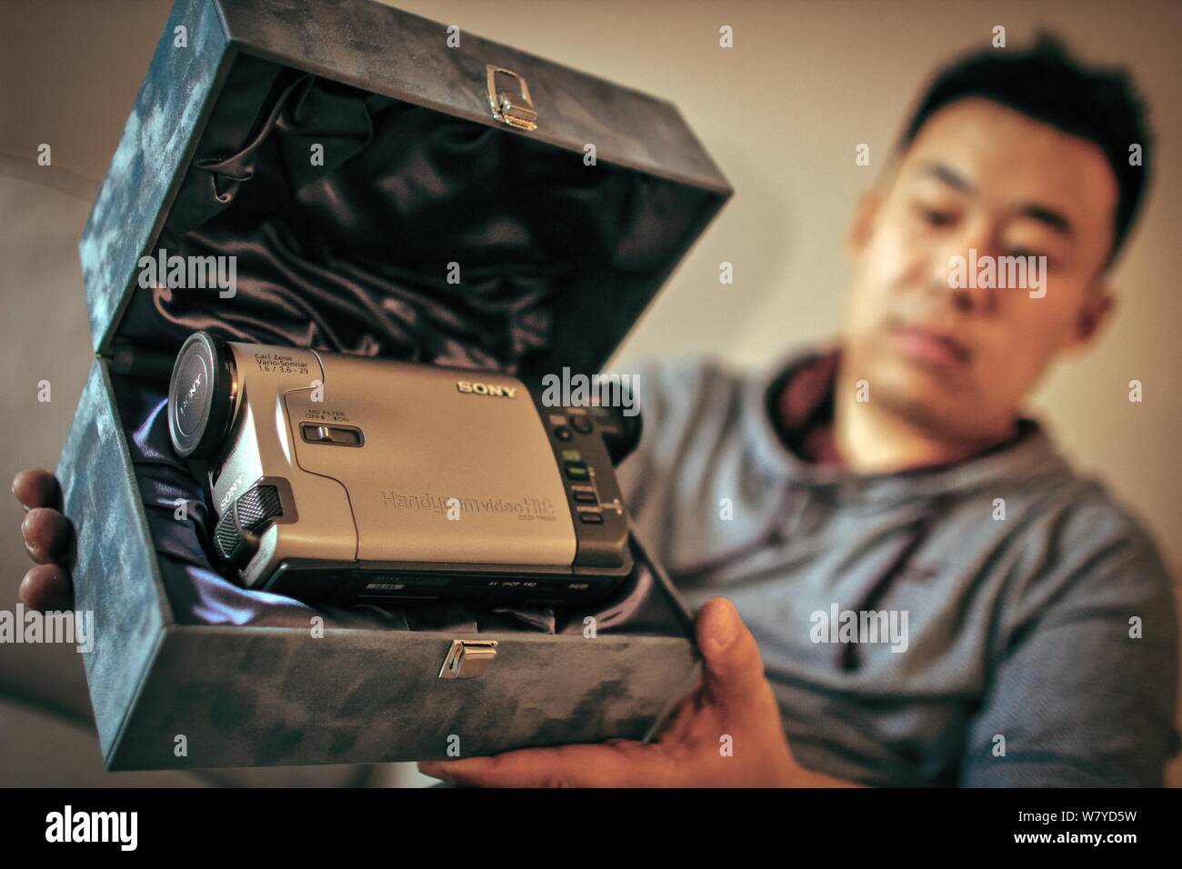 35-year-old Chinese videographer Mr. Gan shows world's first civil ...