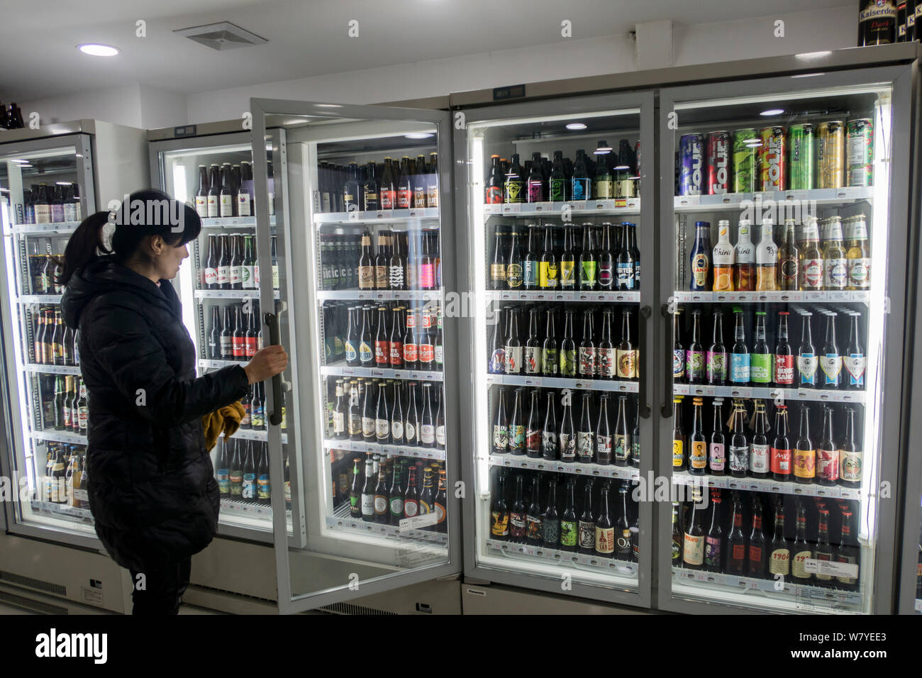 The beer lady shanghai hi-res stock photography and images - Alamy