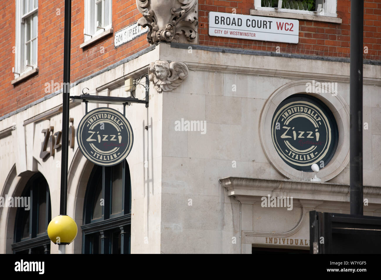 Zizzi Italian restaurant Stock Photo - Alamy