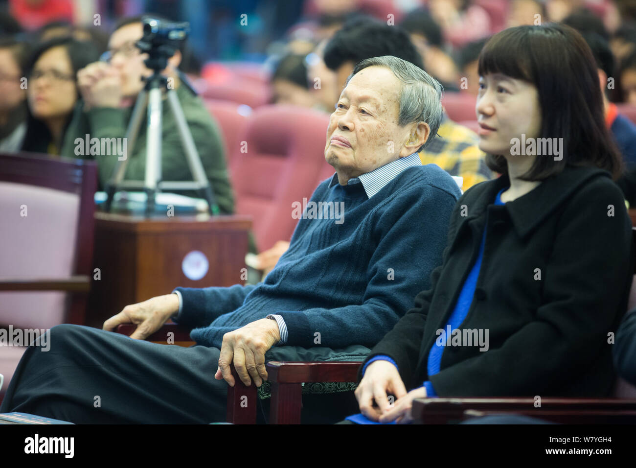 Chinese physicist Chen-Ning Yang, left, also known as Yang Zhenning ...