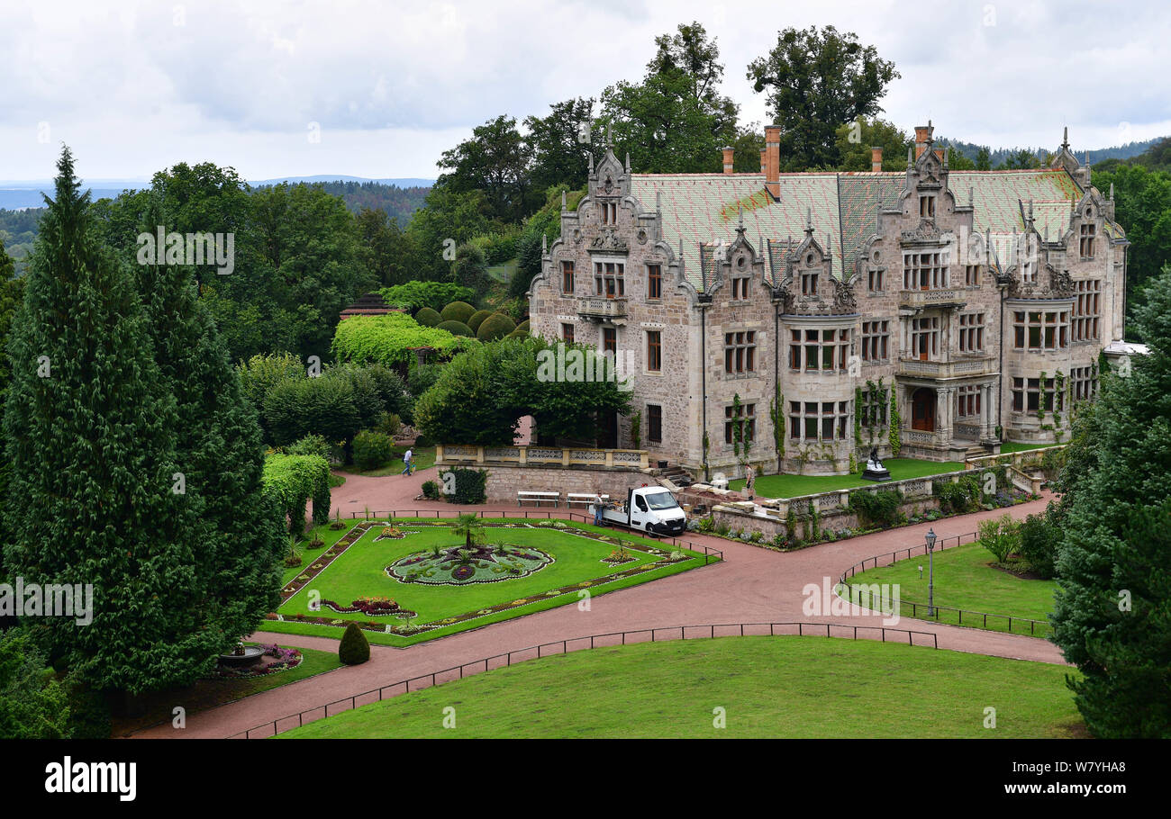 07 August 2019, Thuringia, Bad Liebenstein: Craftsmen work at ...