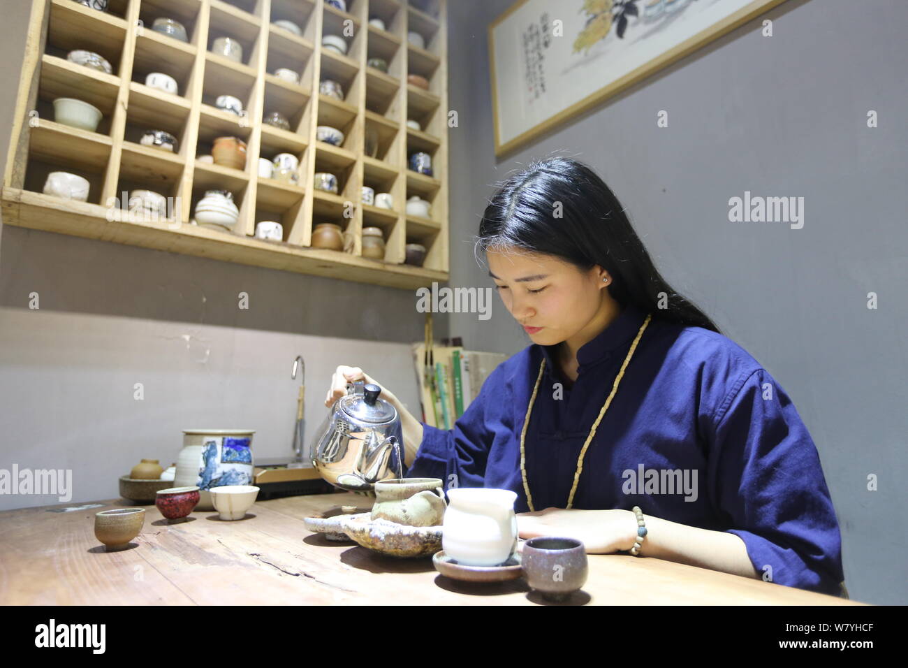 Japanese pottery repair hi-res stock photography and images - Alamy
