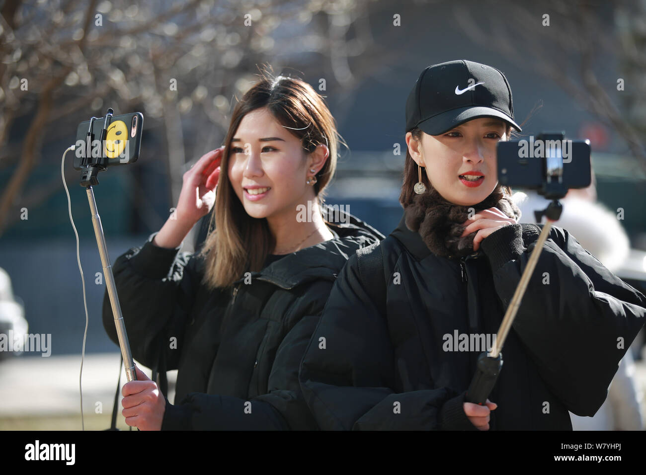 Webcasting hi-res stock photography and images - Alamy