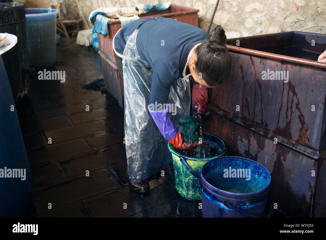 Indigo dyeing hi-res stock photography and images - Alamy