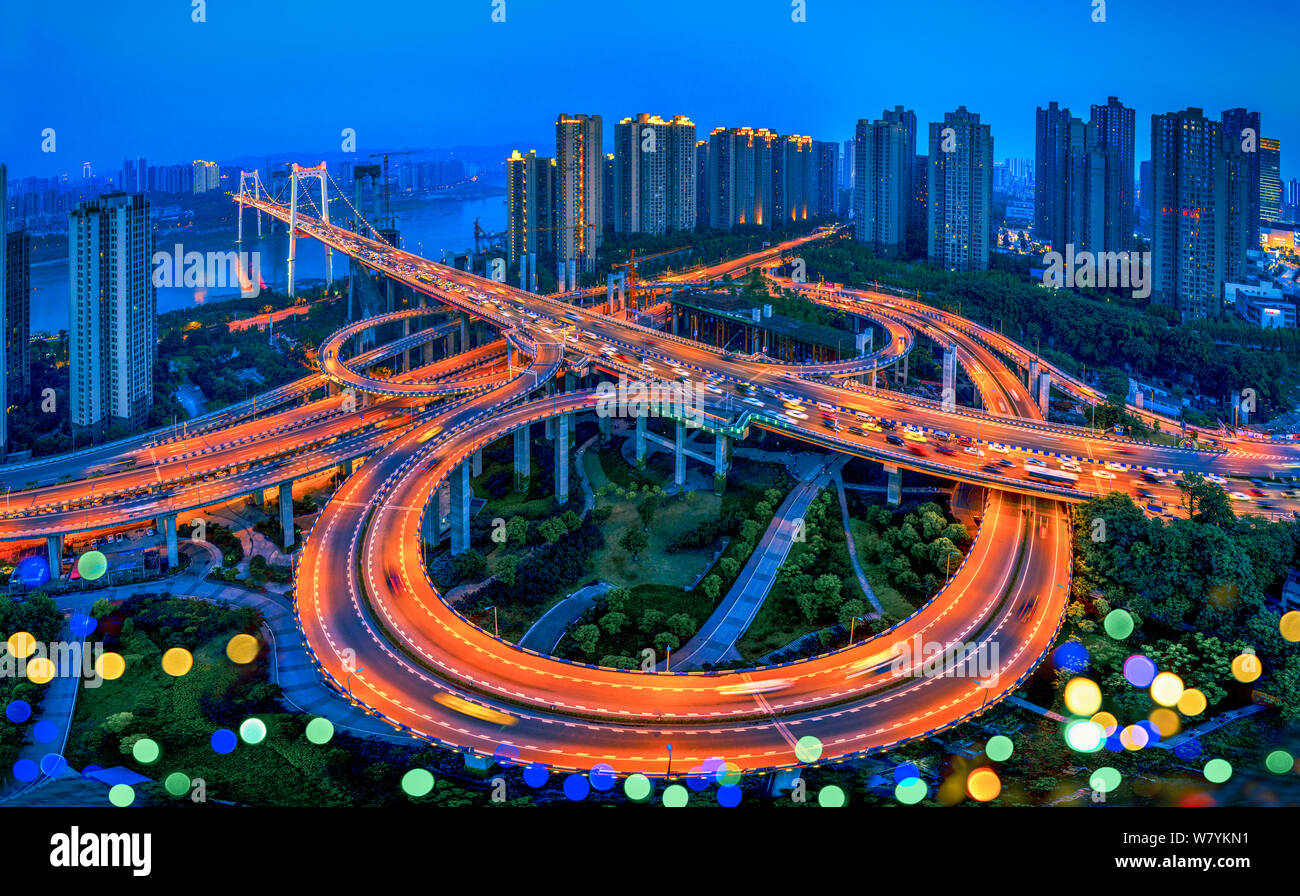--FILE--View of the crossings of an elevated highway in Chongqing ...
