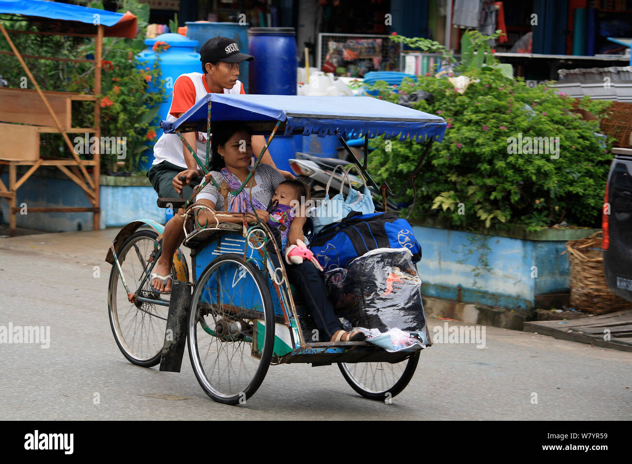 Human rickshaw hi-res stock photography and images - Alamy
