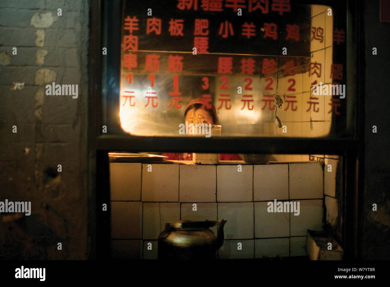 Restaurant window with chef looking through Stock Photo - Alamy