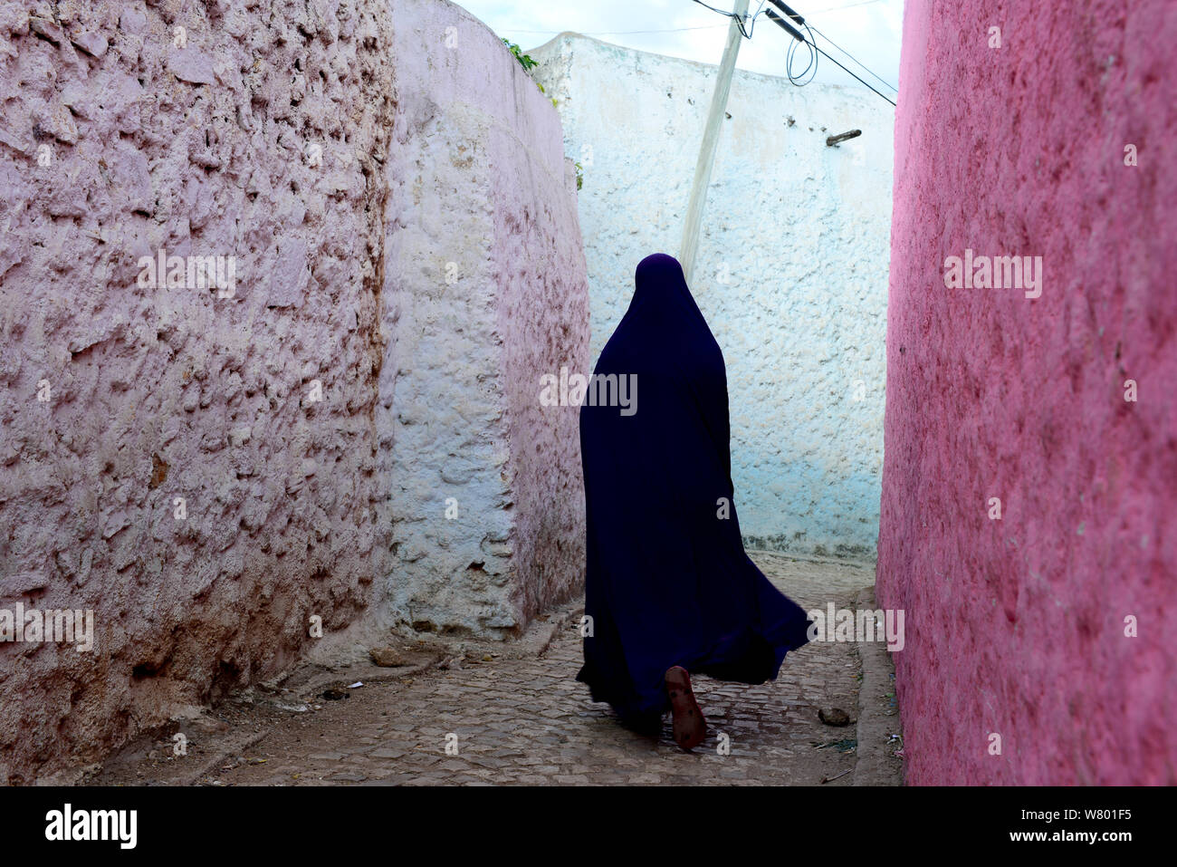 Colorful alleyways hi-res stock photography and images - Alamy