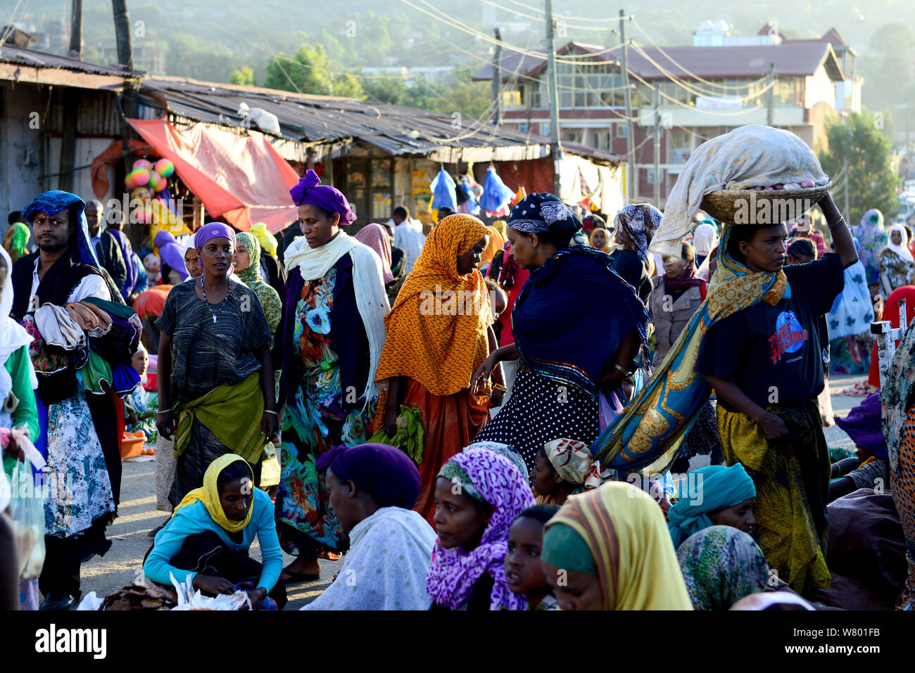 African busy market hi-res stock photography and images - Alamy