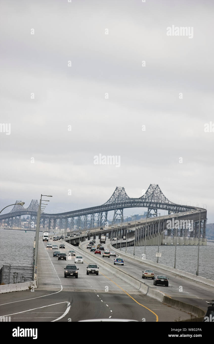 Traffic on a long bridge Stock Photo - Alamy