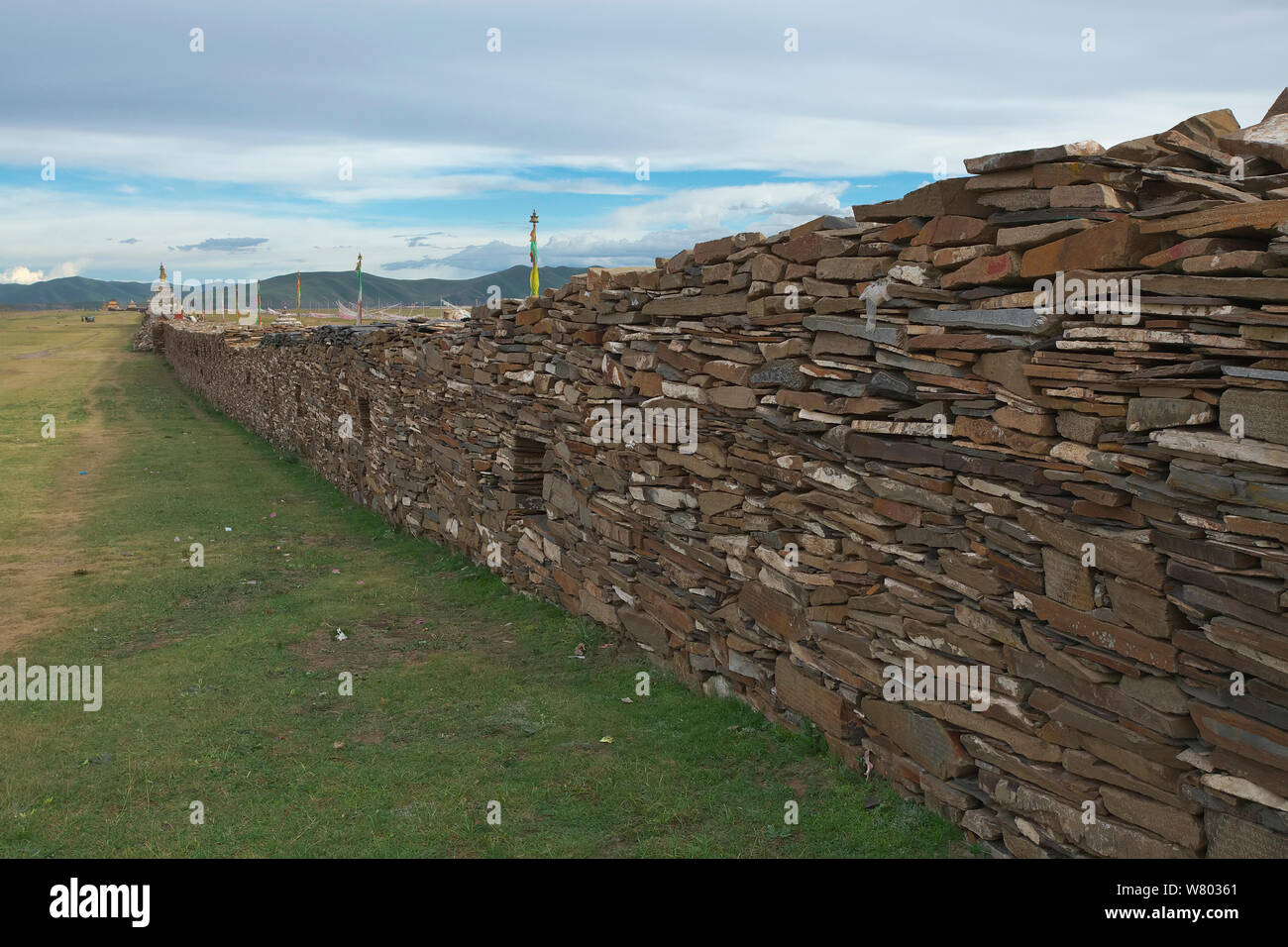 Mani stone wall, Serxu, Shiqu county, Sichuan Province, Qinghai-Tibet ...
