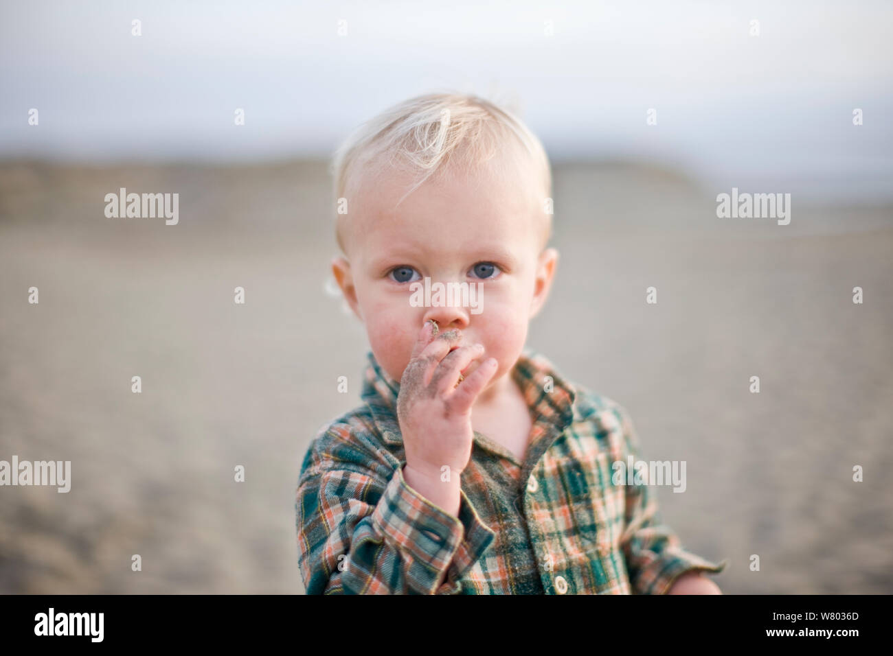 Little babies at the sand hi-res stock photography and images - Alamy