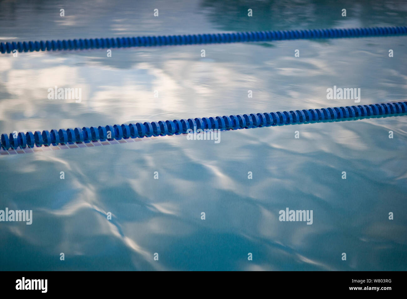 Empty swimming pool Stock Photo - Alamy