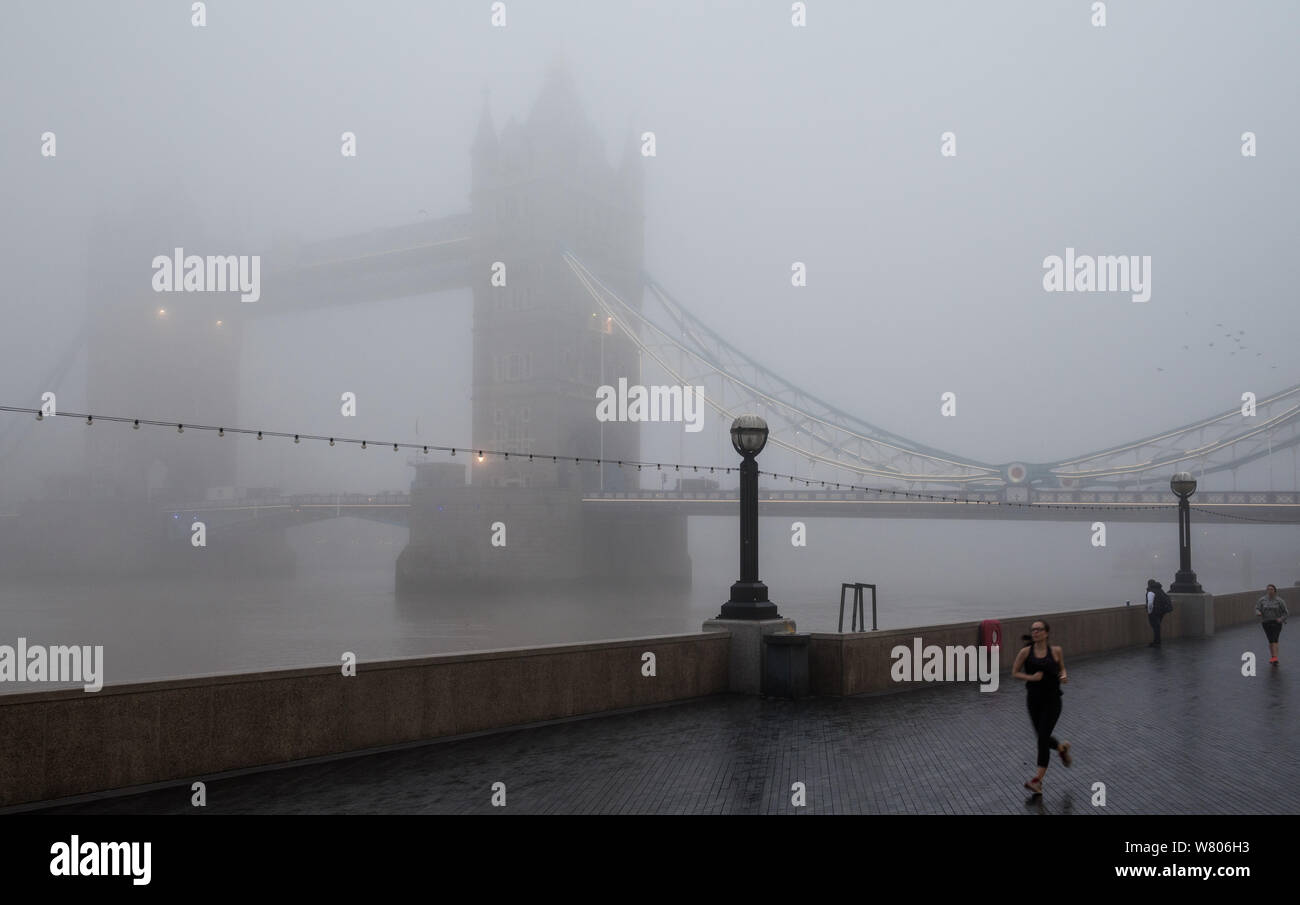 Tower Bridge, London, UK. 2nd November, 2015. Londoners wake up to a ...