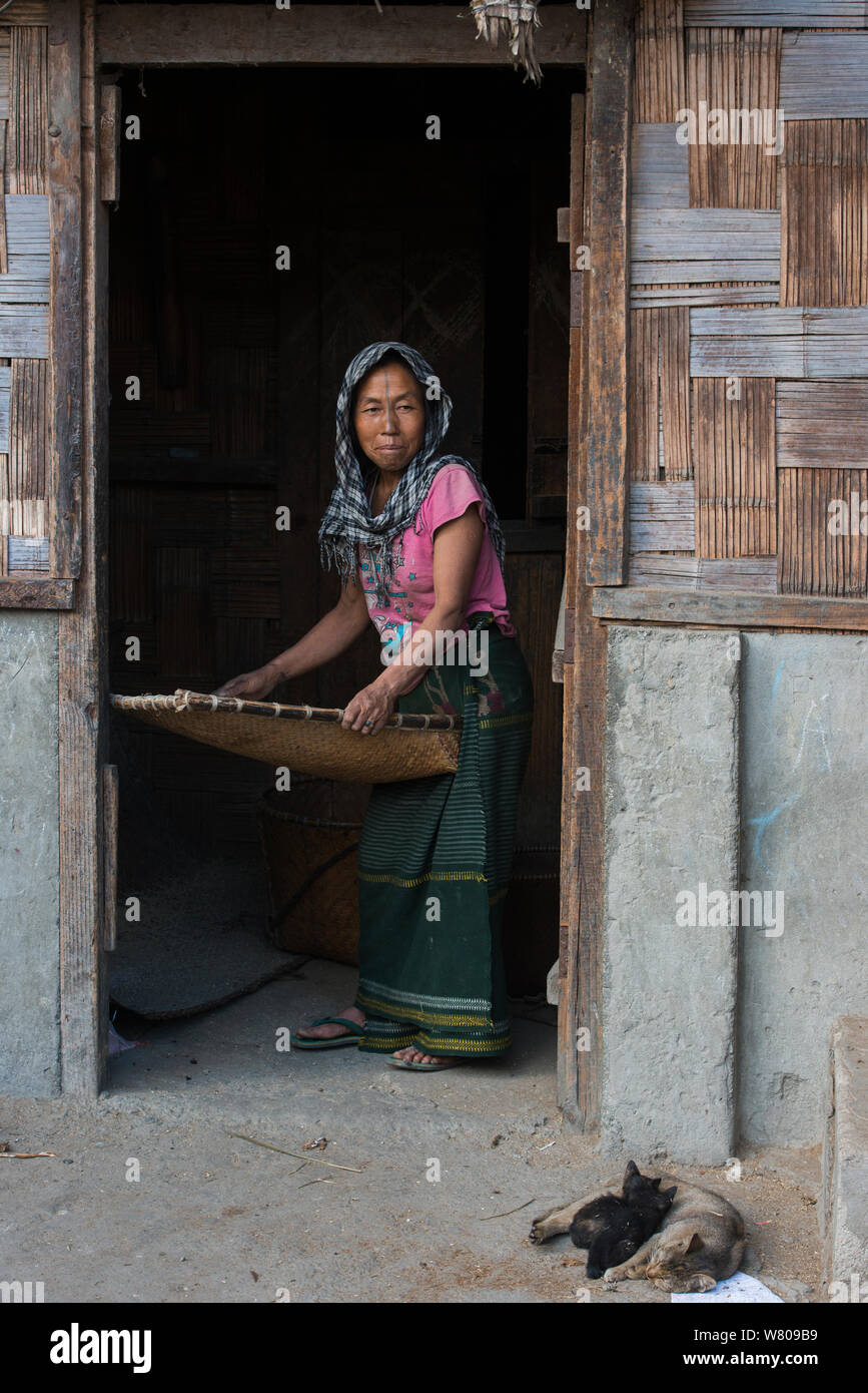 Apatani winnowing rice using Yapyo made of bamboo, Apatani Tribe, Ziro ...