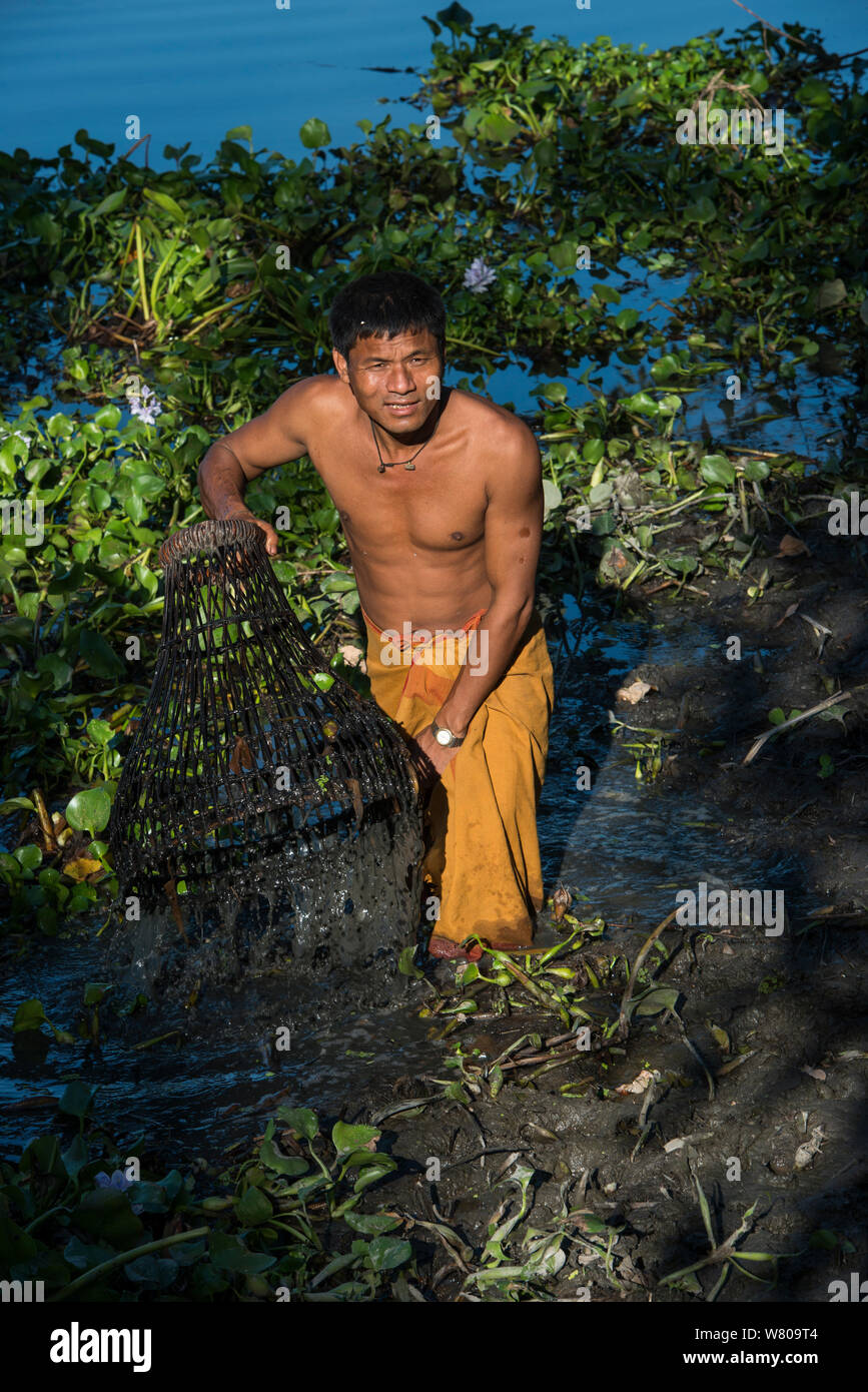 Indigenous fish trap hi-res stock photography and images - Alamy