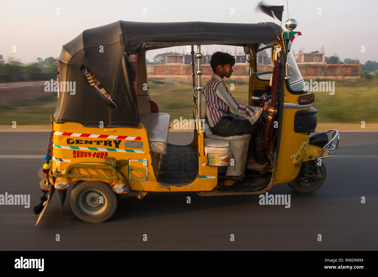 Indian man profile hi-res stock photography and images - Alamy